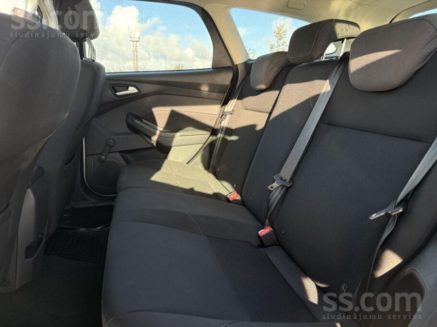 Pelēks Ford Focus 2015 Liepāja, ar dzinēja tilpumu 1.60 L un nobraukumu 255 tūkst. km par 4600 €, foto 11 vietnē AUTOMOTO.COM.LV