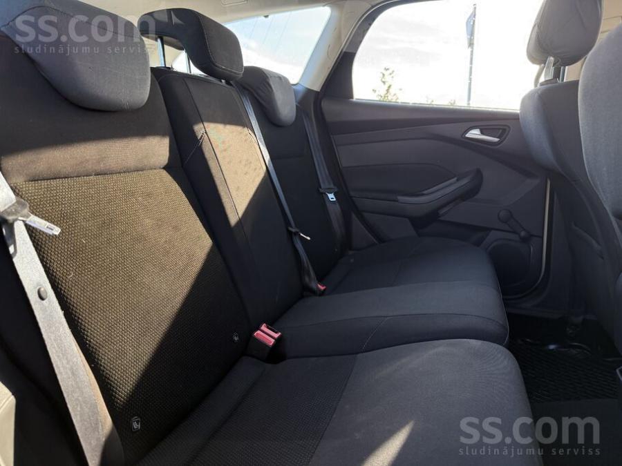 Pelēks Ford Focus 2015 Liepāja, ar dzinēja tilpumu 1.60 L un nobraukumu 255 tūkst. km par 4600 €, foto 12 vietnē AUTOMOTO.COM.LV