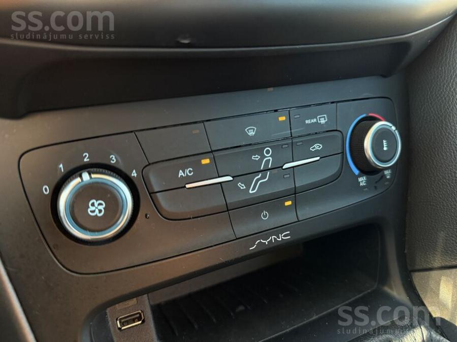 Pelēks Ford Focus 2015 Liepāja, ar dzinēja tilpumu 1.60 L un nobraukumu 255 tūkst. km par 4600 €, foto 22 vietnē AUTOMOTO.COM.LV