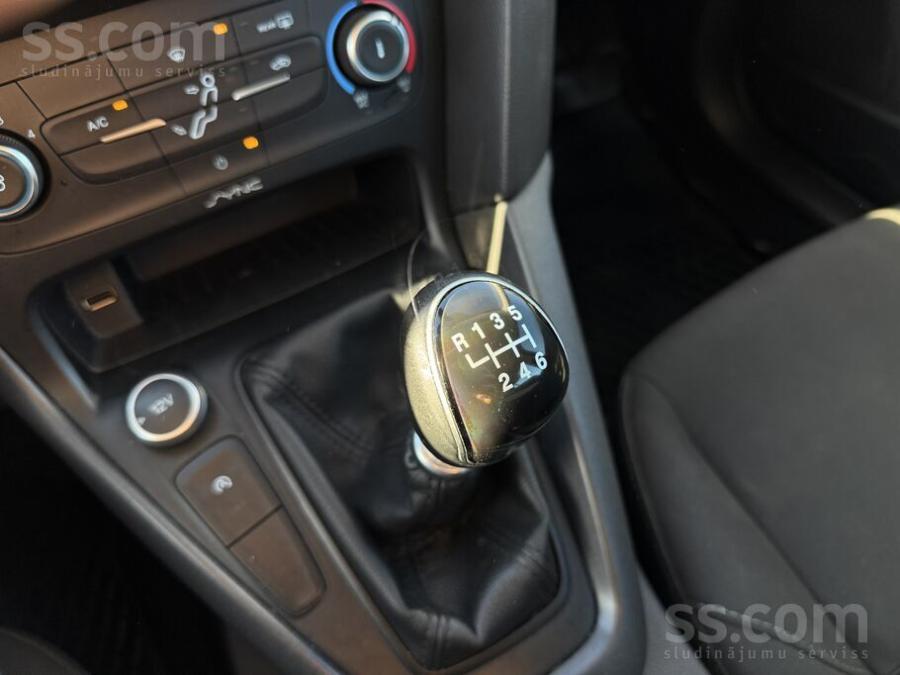 Pelēks Ford Focus 2015 Liepāja, ar dzinēja tilpumu 1.60 L un nobraukumu 255 tūkst. km par 4600 €, foto 23 vietnē AUTOMOTO.COM.LV