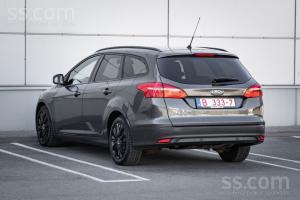 Pelēks Ford Focus 2016 Rīga, ar dzinēja tilpumu 1.00 L un nobraukumu 168 tūkst. km par 5750 €, foto 7 vietnē AUTOMOTO.COM.LV
