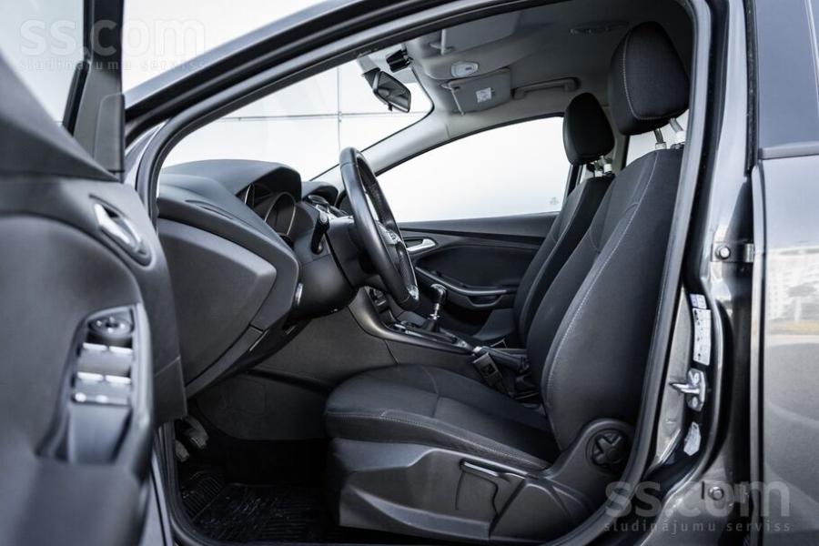Pelēks Ford Focus 2016 Rīga, ar dzinēja tilpumu 1.00 L un nobraukumu 168 tūkst. km par 5750 €, foto 10 vietnē AUTOMOTO.COM.LV
