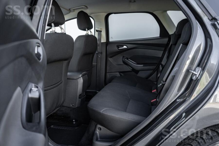 Pelēks Ford Focus 2016 Rīga, ar dzinēja tilpumu 1.00 L un nobraukumu 168 tūkst. km par 5750 €, foto 12 vietnē AUTOMOTO.COM.LV