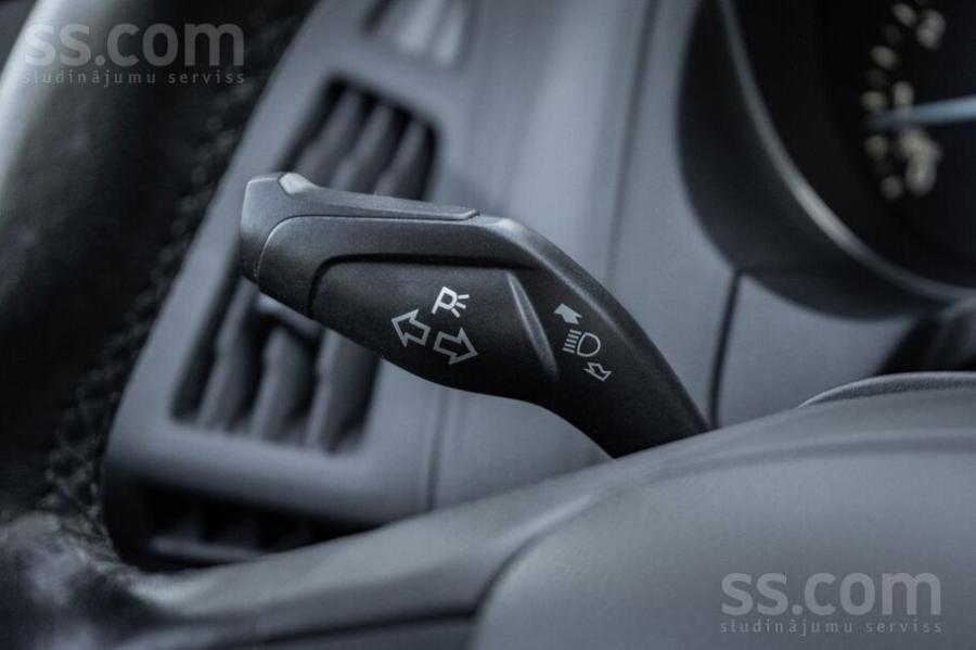 Pelēks Ford Focus 2016 Rīga, ar dzinēja tilpumu 1.00 L un nobraukumu 168 tūkst. km par 5750 €, foto 16 vietnē AUTOMOTO.COM.LV