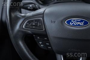 Pelēks Ford Focus 2016 Rīga, ar dzinēja tilpumu 1.00 L un nobraukumu 168 tūkst. km par 5750 €, foto 17 vietnē AUTOMOTO.COM.LV
