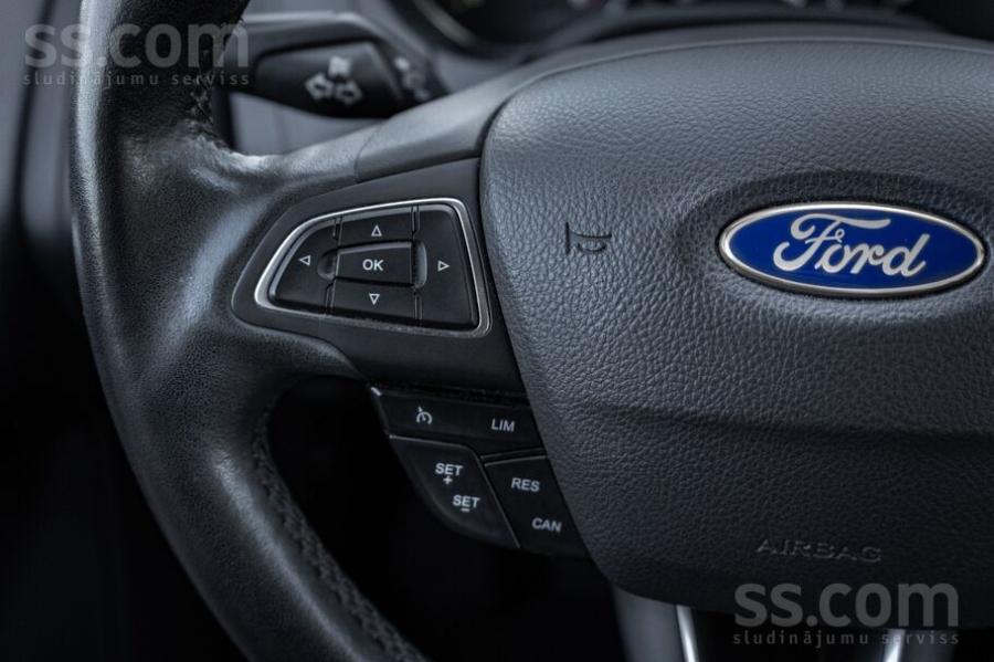 Pelēks Ford Focus 2016 Rīga, ar dzinēja tilpumu 1.00 L un nobraukumu 168 tūkst. km par 5750 €, foto 17 vietnē AUTOMOTO.COM.LV