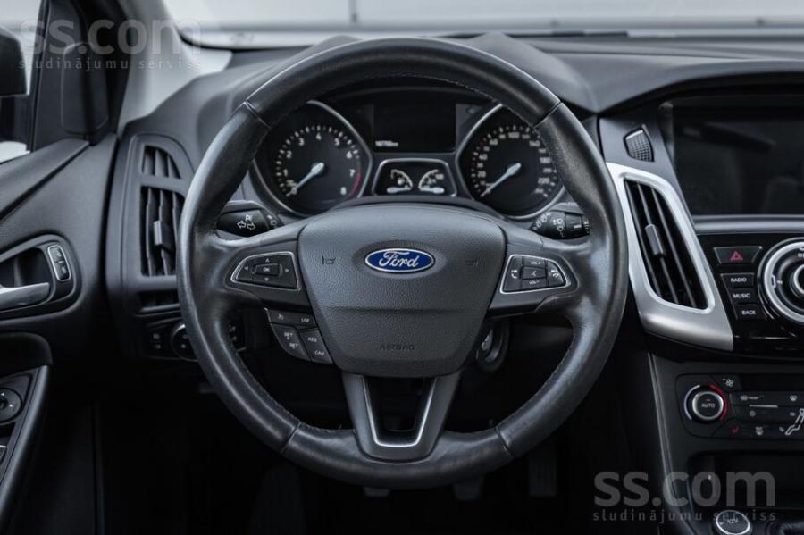 Pelēks Ford Focus 2016 Rīga, ar dzinēja tilpumu 1.00 L un nobraukumu 168 tūkst. km par 5750 €, foto 18 vietnē AUTOMOTO.COM.LV