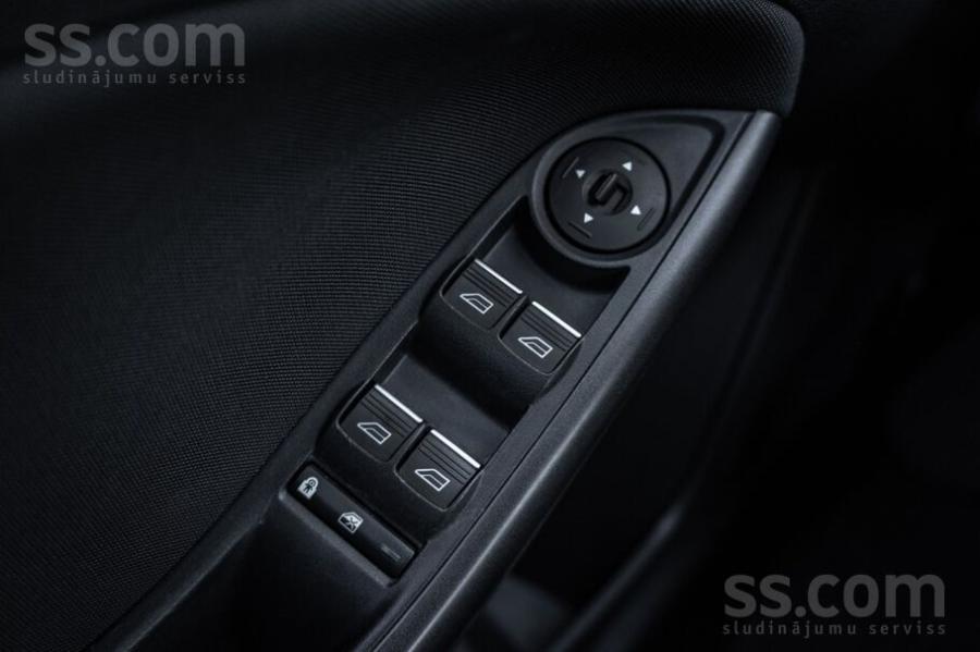 Pelēks Ford Focus 2016 Rīga, ar dzinēja tilpumu 1.00 L un nobraukumu 168 tūkst. km par 5750 €, foto 30 vietnē AUTOMOTO.COM.LV