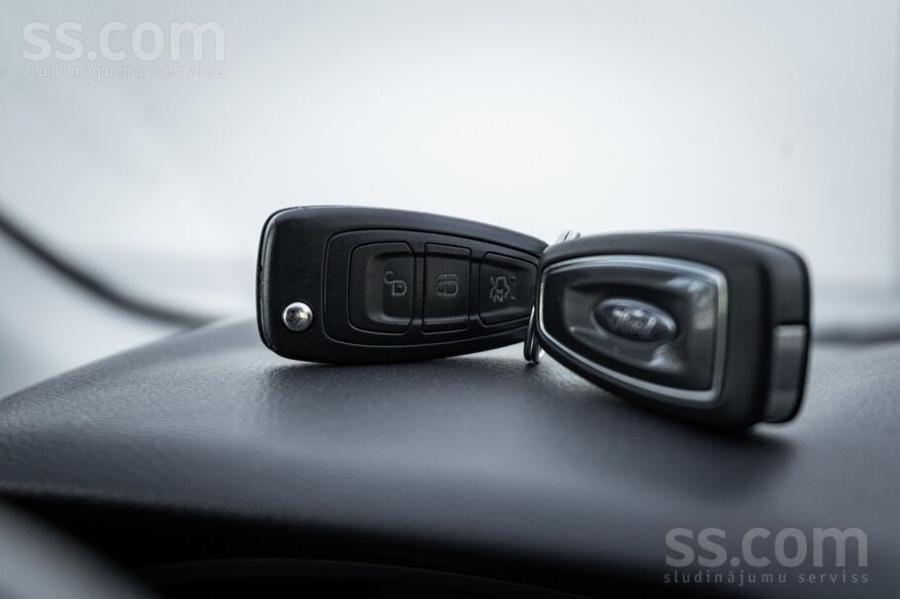 Pelēks Ford Focus 2016 Rīga, ar dzinēja tilpumu 1.00 L un nobraukumu 168 tūkst. km par 5750 €, foto 31 vietnē AUTOMOTO.COM.LV