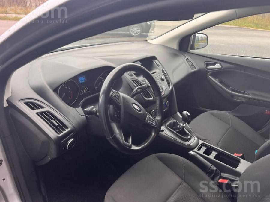 Pelēks Ford Focus 2016 Rīga, ar dzinēja tilpumu 1.50 L un nobraukumu 232 tūkst. km par 4500 €, foto 9 vietnē AUTOMOTO.COM.LV