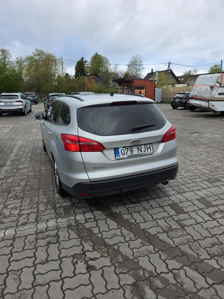 Pelēks Ford Focus 2016 Tallina, ar dzinēja tilpumu 0.11 L un nobraukumu 309 tūkst. km par 5900 €, foto 4 vietnē AUTOMOTO.COM.LV