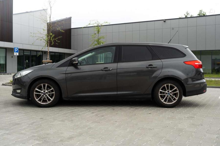 Grey Ford Focus 2016 in Vilnius, with an engine capacity of 1.56 L and mileage of 202 thousand km for 4950 €, photo 3 on AUTOMOTO.COM.LV