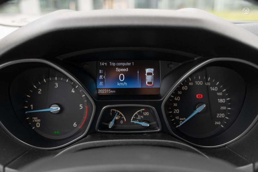 Grey Ford Focus 2016 in Vilnius, with an engine capacity of 1.56 L and mileage of 202 thousand km for 4950 €, photo 18 on AUTOMOTO.COM.LV
