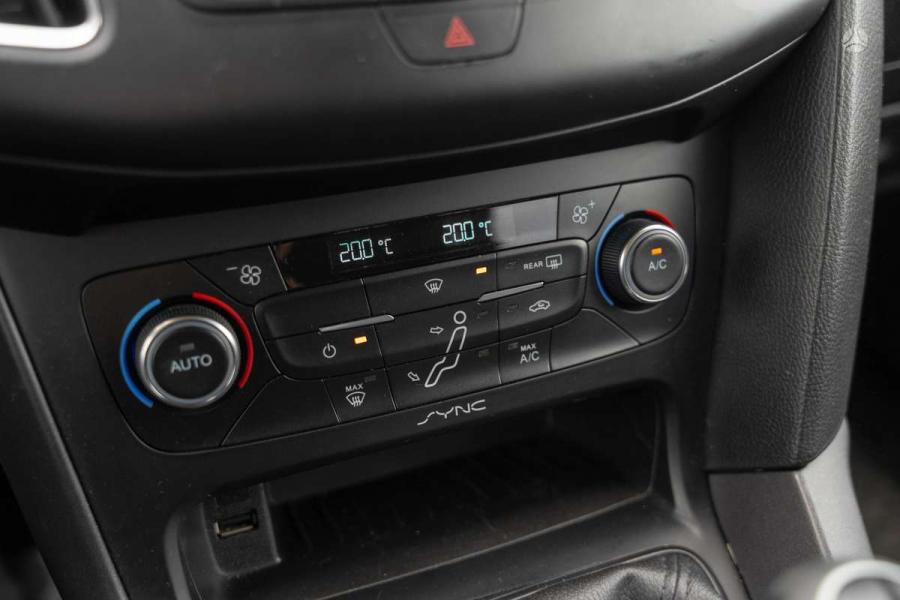 Grey Ford Focus 2016 in Vilnius, with an engine capacity of 1.56 L and mileage of 202 thousand km for 4950 €, photo 25 on AUTOMOTO.COM.LV
