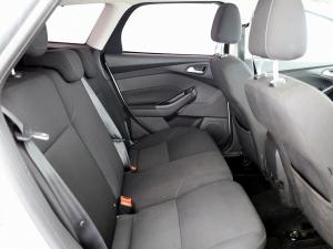 Pelēks Ford Focus 2016 Tallina, ar dzinēja tilpumu 1.00 L un nobraukumu 179 tūkst. km par 3799 €, foto 17 vietnē AUTOMOTO.COM.LV