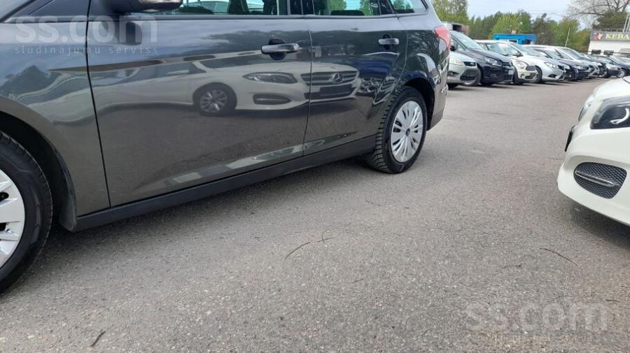 Pelēks Ford Focus 2017 Rīga, ar dzinēja tilpumu 1.50 L un nobraukumu 257 tūkst. km par 4750 €, foto 4 vietnē AUTOMOTO.COM.LV