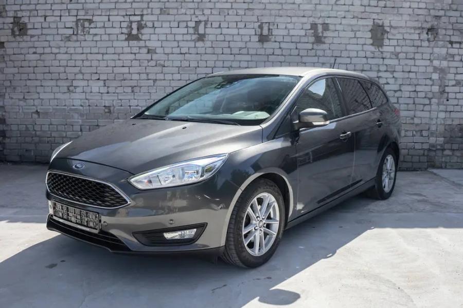 Pelēks Ford Focus 2017 Liepāja, ar dzinēja tilpumu 1.00 L un nobraukumu 196 tūkst. km par 5700 €, foto 1 vietnē AUTOMOTO.COM.LV