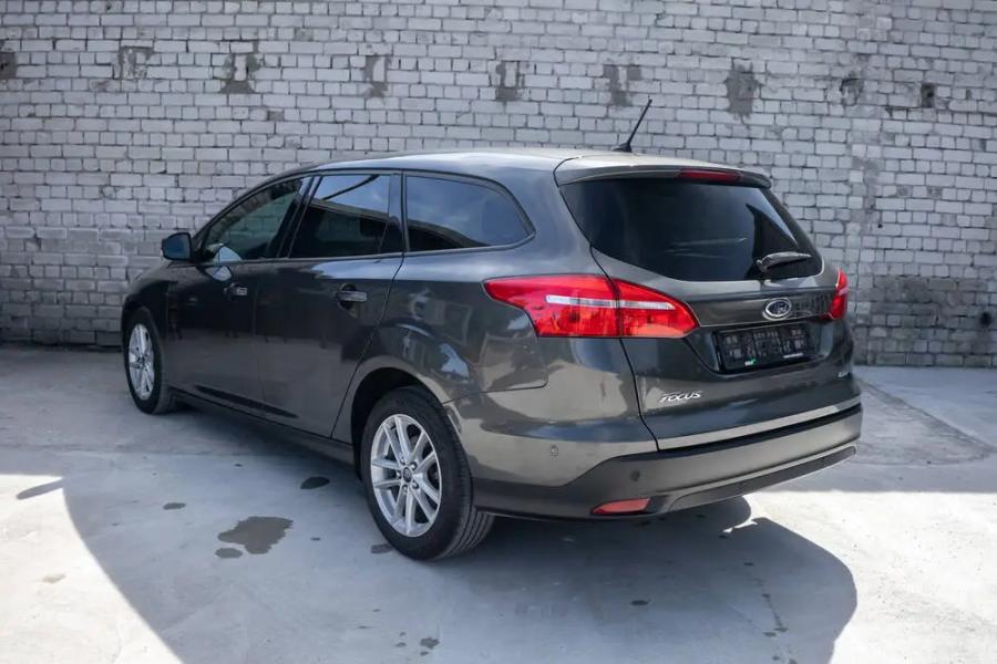 Pelēks Ford Focus 2017 Liepāja, ar dzinēja tilpumu 1.00 L un nobraukumu 196 tūkst. km par 5700 €, foto 3 vietnē AUTOMOTO.COM.LV