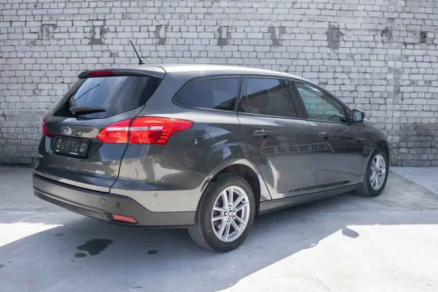 Pelēks Ford Focus 2017 Liepāja, ar dzinēja tilpumu 1.00 L un nobraukumu 196 tūkst. km par 5700 €, foto 5 vietnē AUTOMOTO.COM.LV