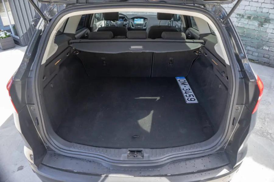 Pelēks Ford Focus 2017 Liepāja, ar dzinēja tilpumu 1.00 L un nobraukumu 196 tūkst. km par 5700 €, foto 11 vietnē AUTOMOTO.COM.LV