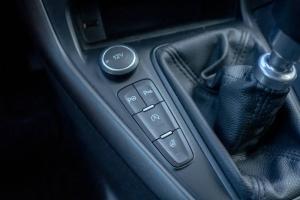 Pelēks Ford Focus 2017 Liepāja, ar dzinēja tilpumu 1.00 L un nobraukumu 196 tūkst. km par 5700 €, foto 17 vietnē AUTOMOTO.COM.LV