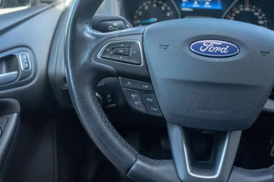 Pelēks Ford Focus 2017 Liepāja, ar dzinēja tilpumu 1.00 L un nobraukumu 196 tūkst. km par 5700 €, foto 19 vietnē AUTOMOTO.COM.LV
