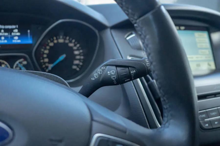 Pelēks Ford Focus 2017 Liepāja, ar dzinēja tilpumu 1.00 L un nobraukumu 196 tūkst. km par 5700 €, foto 21 vietnē AUTOMOTO.COM.LV