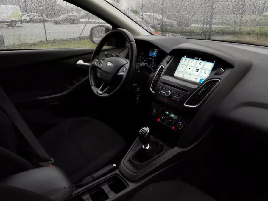 Pelēks Ford Focus 2017 Kuldīga, ar dzinēja tilpumu 1.50 L un nobraukumu 180 tūkst. km par 6800 €, foto 7 vietnē AUTOMOTO.COM.LV