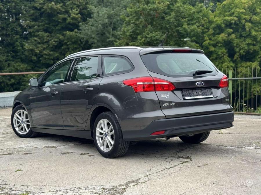 Pelēks Ford Focus 2017 Viļņa, ar dzinēja tilpumu 1.00 L un nobraukumu 80 tūkst. km par 5900 €, foto 3 vietnē AUTOMOTO.COM.LV