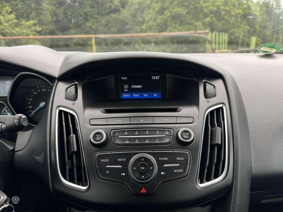 Pelēks Ford Focus 2017 Viļņa, ar dzinēja tilpumu 1.00 L un nobraukumu 80 tūkst. km par 5900 €, foto 6 vietnē AUTOMOTO.COM.LV