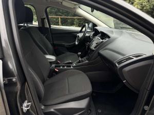 Pelēks Ford Focus 2017 Viļņa, ar dzinēja tilpumu 1.00 L un nobraukumu 80 tūkst. km par 5900 €, foto 8 vietnē AUTOMOTO.COM.LV