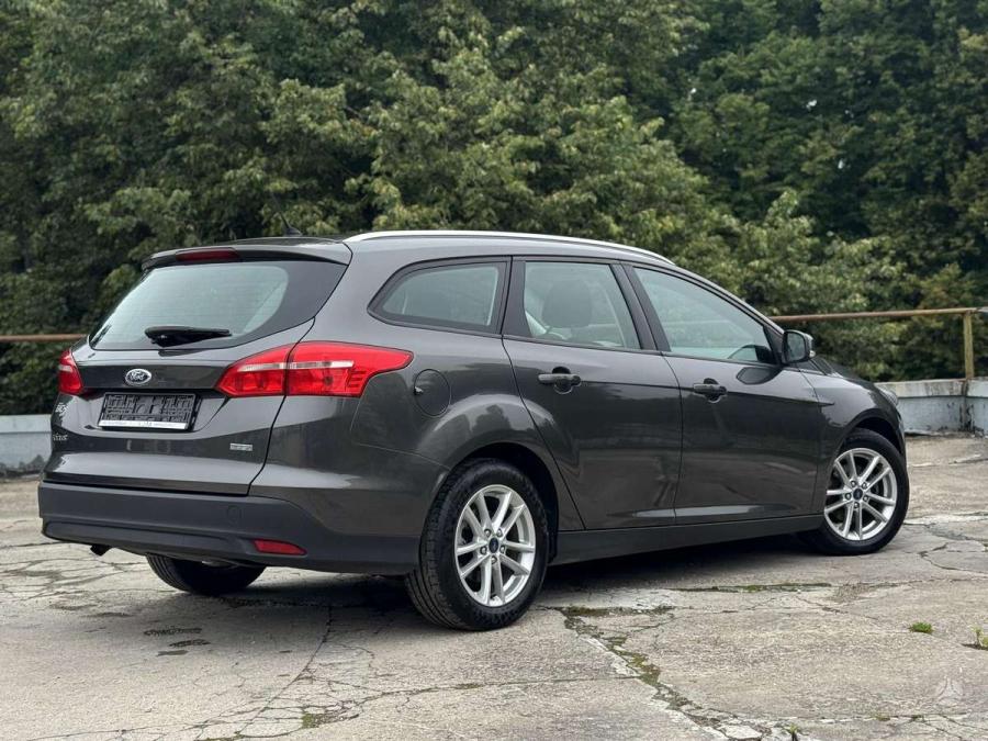 Pelēks Ford Focus 2017 Viļņa, ar dzinēja tilpumu 1.00 L un nobraukumu 80 tūkst. km par 5900 €, foto 15 vietnē AUTOMOTO.COM.LV