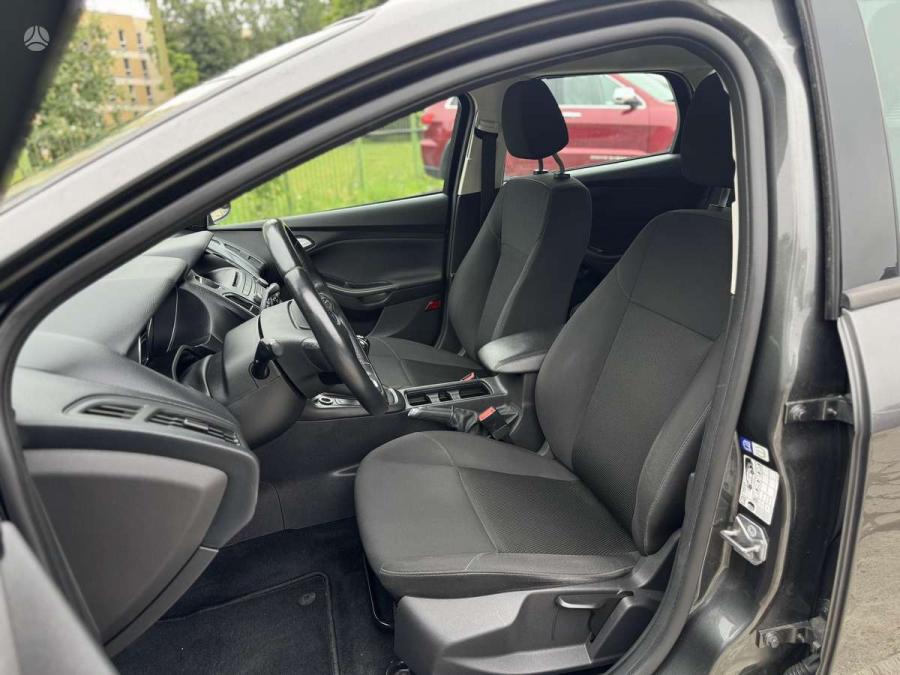 Pelēks Ford Focus 2017 Viļņa, ar dzinēja tilpumu 1.00 L un nobraukumu 80 tūkst. km par 5900 €, foto 21 vietnē AUTOMOTO.COM.LV