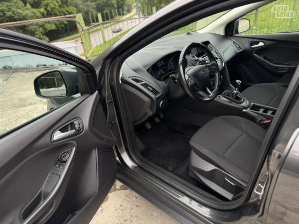 Pelēks Ford Focus 2017 Viļņa, ar dzinēja tilpumu 1.00 L un nobraukumu 80 tūkst. km par 5900 €, foto 4 vietnē AUTOMOTO.COM.LV