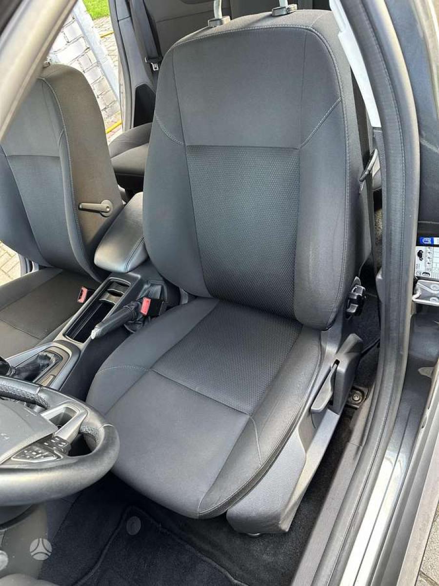 Grey Ford Focus 2017 in Prienai, with an engine capacity of 1.00 L and mileage of 215 thousand km for 4299 €, photo 30 on AUTOMOTO.COM.LV