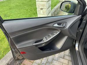 Grey Ford Focus 2017 in Prienai, with an engine capacity of 1.00 L and mileage of 215 thousand km for 4299 €, photo 29 on AUTOMOTO.COM.LV