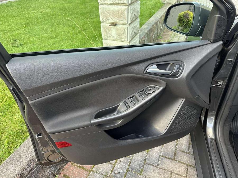 Grey Ford Focus 2017 in Prienai, with an engine capacity of 1.00 L and mileage of 215 thousand km for 4299 €, photo 29 on AUTOMOTO.COM.LV