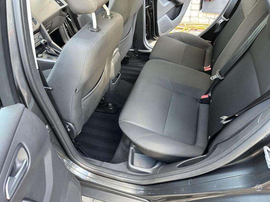 Grey Ford Focus 2017 in Prienai, with an engine capacity of 1.00 L and mileage of 215 thousand km for 4299 €, photo 33 on AUTOMOTO.COM.LV