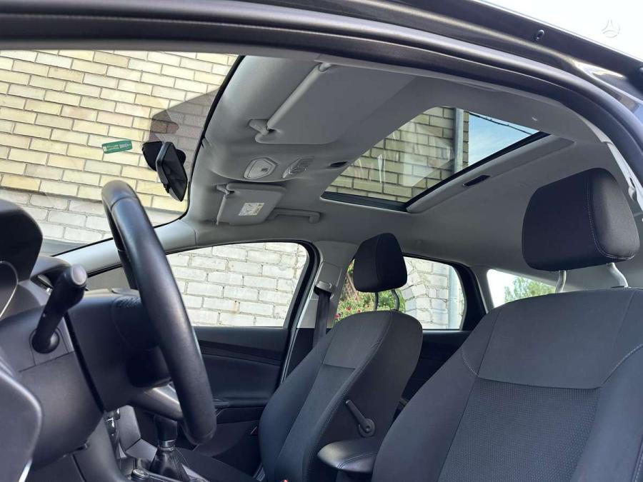 Grey Ford Focus 2017 in Prienai, with an engine capacity of 1.00 L and mileage of 215 thousand km for 4299 €, photo 48 on AUTOMOTO.COM.LV