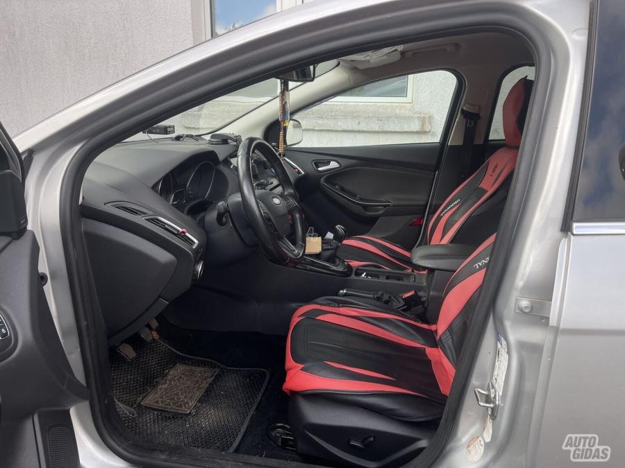 Grey Ford Focus 2017 in Marijampole, with an engine capacity of 1.60 L and mileage of 211 thousand km for 6000 €, photo 3 on AUTOMOTO.COM.LV
