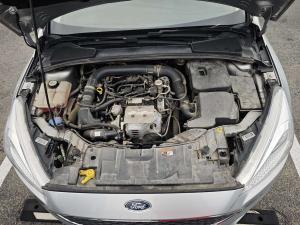 Pelēks Ford Focus 2018 Viļņa, ar dzinēja tilpumu 1.00 L un nobraukumu 138 tūkst. km par 5600 €, foto 9 vietnē AUTOMOTO.COM.LV