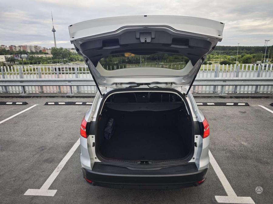 Pelēks Ford Focus 2018 Viļņa, ar dzinēja tilpumu 1.00 L un nobraukumu 138 tūkst. km par 5600 €, foto 16 vietnē AUTOMOTO.COM.LV
