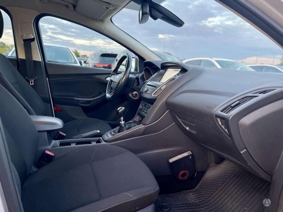 Pelēks Ford Focus 2018 Viļņa, ar dzinēja tilpumu 1.00 L un nobraukumu 126 tūkst. km par 4200 €, foto 17 vietnē AUTOMOTO.COM.LV