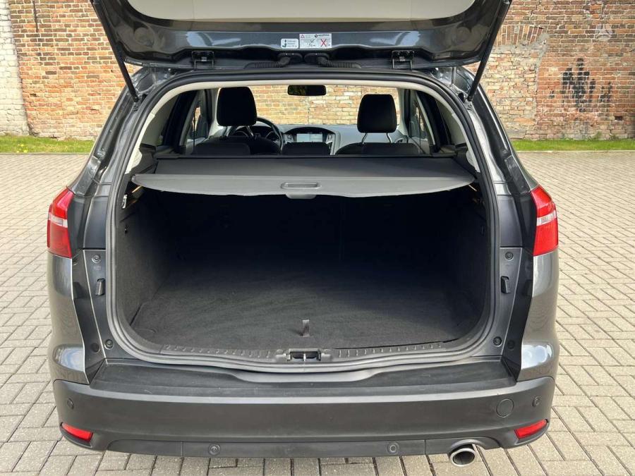 Grey Ford Focus 2018 in Kedainiai, with an engine capacity of 2.00 L and mileage of 304 thousand km for 5700 €, photo 16 on AUTOMOTO.COM.LV