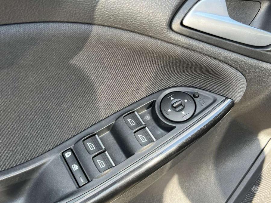 Grey Ford Focus 2018 in Kedainiai, with an engine capacity of 2.00 L and mileage of 304 thousand km for 5700 €, photo 25 on AUTOMOTO.COM.LV
