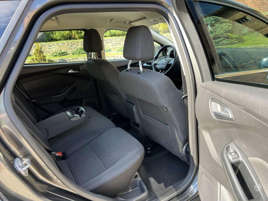 Grey Ford Focus 2018 in Kedainiai, with an engine capacity of 2.00 L and mileage of 304 thousand km for 5700 €, photo 26 on AUTOMOTO.COM.LV
