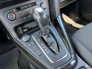 Grey Ford Focus 2018 in Kedainiai, with an engine capacity of 2.00 L and mileage of 304 thousand km for 5700 €, photo 34 on AUTOMOTO.COM.LV