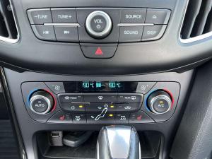 Grey Ford Focus 2018 in Kedainiai, with an engine capacity of 2.00 L and mileage of 304 thousand km for 5700 €, photo 35 on AUTOMOTO.COM.LV