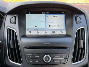 Grey Ford Focus 2018 in Kedainiai, with an engine capacity of 2.00 L and mileage of 304 thousand km for 5700 €, photo 36 on AUTOMOTO.COM.LV