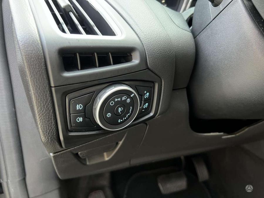 Pelēks Ford Focus 2018 Kėdainiai, ar dzinēja tilpumu 2.00 L un nobraukumu 305 tūkst. km par 5650 €, foto 28 vietnē AUTOMOTO.COM.LV